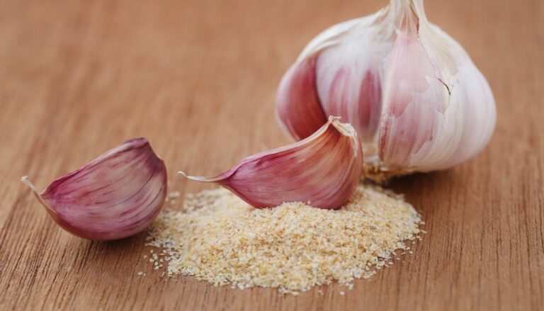 Alho em pó: Como usar, armazenar e inovar na cozinha brasileira